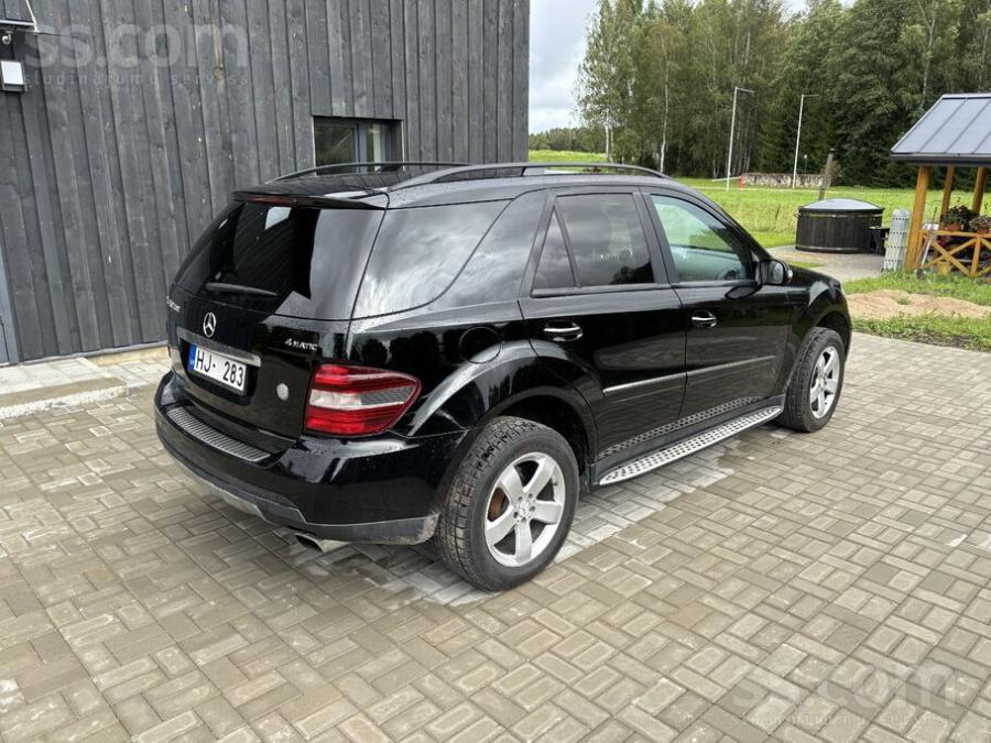 Black Mercedes-Benz ML 320 2008 in Rezekne, with an engine capacity of 3.00 L and mileage of 279 thousand km for 5500 €, photo 3 on AUTOMOTO.COM.LV