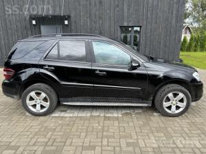 Black Mercedes-Benz ML 320 2008 in Rezekne, with an engine capacity of 3.00 L and mileage of 279 thousand km for 5500 €, photo 6 on AUTOMOTO.COM.LV