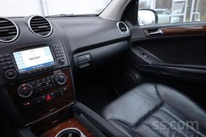 Black Mercedes-Benz ML 320 2008 in Riga, with an engine capacity of 3.00 L and mileage of 0 thousand km for 5495 €, photo 10 on AUTOMOTO.COM.LV