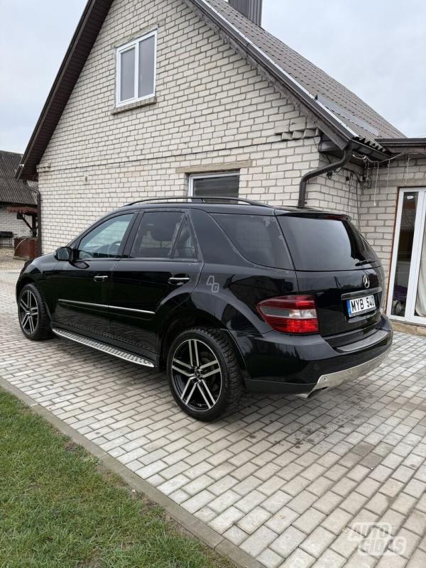 Melns Mercedes-Benz ML 320 2008 Akmenė, ar dzinēja tilpumu 3.00 L un nobraukumu 301 tūkst. km par 6750 €, foto 1 vietnē AUTOMOTO.COM.LV