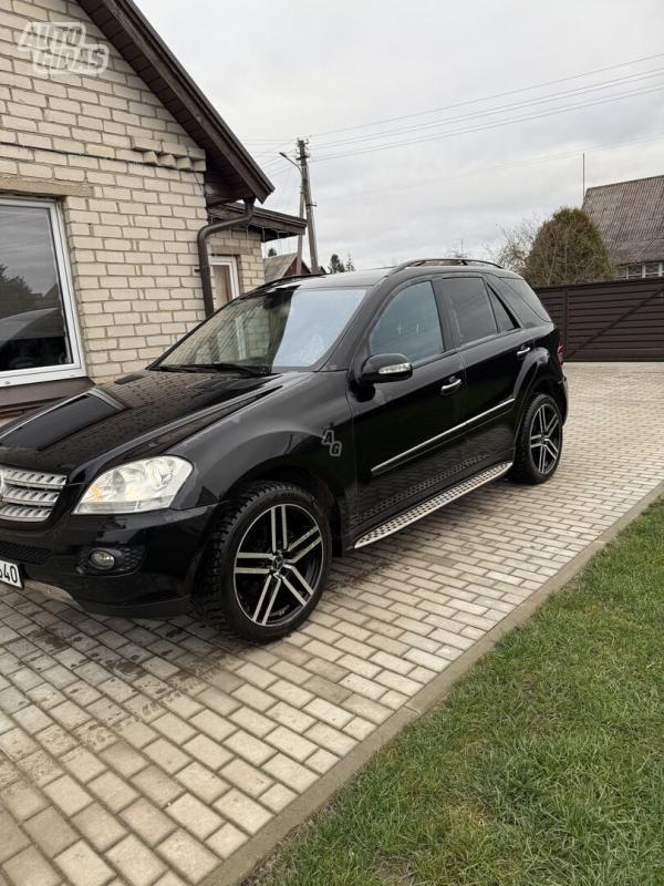 Melns Mercedes-Benz ML 320 2008 Akmenė, ar dzinēja tilpumu 3.00 L un nobraukumu 301 tūkst. km par 6750 €, foto 4 vietnē AUTOMOTO.COM.LV