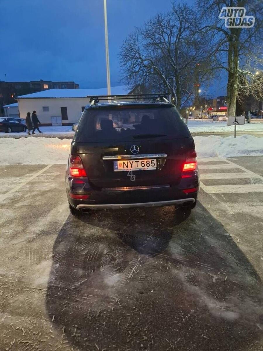 Black Mercedes-Benz ML 320 2008 in Jonava, with an engine capacity of 3.00 L and mileage of 287 thousand km for 7400 €, photo 5 on AUTOMOTO.COM.LV