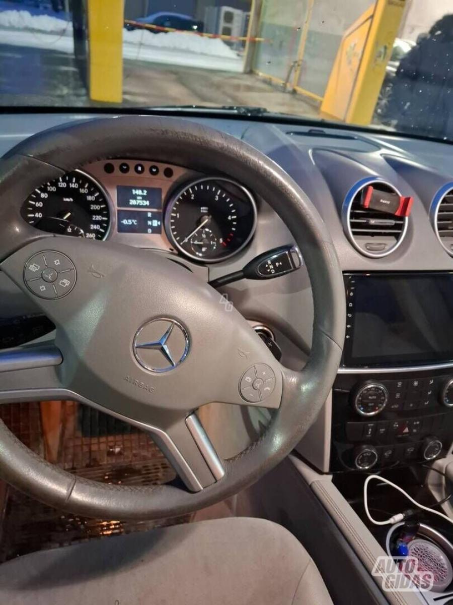 Black Mercedes-Benz ML 320 2008 in Jonava, with an engine capacity of 3.00 L and mileage of 287 thousand km for 7400 €, photo 6 on AUTOMOTO.COM.LV