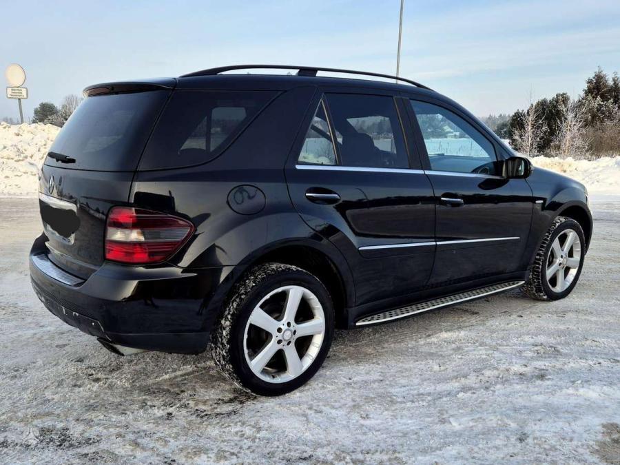 Melns Mercedes-Benz ML 320 2008 Šilutė, ar dzinēja tilpumu 2.99 L un nobraukumu 280 tūkst. km par 5650 €, foto 2 vietnē AUTOMOTO.COM.LV