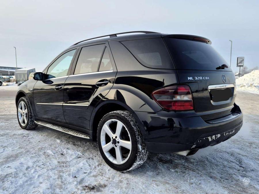 Melns Mercedes-Benz ML 320 2008 Šilutė, ar dzinēja tilpumu 2.99 L un nobraukumu 280 tūkst. km par 5650 €, foto 3 vietnē AUTOMOTO.COM.LV