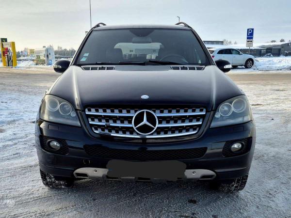 Black Mercedes-Benz ML 320 2008 in Silute, with an engine capacity of 2.99 L and mileage of 280 thousand km for 5650 €, photo 6 on AUTOMOTO.COM.LV