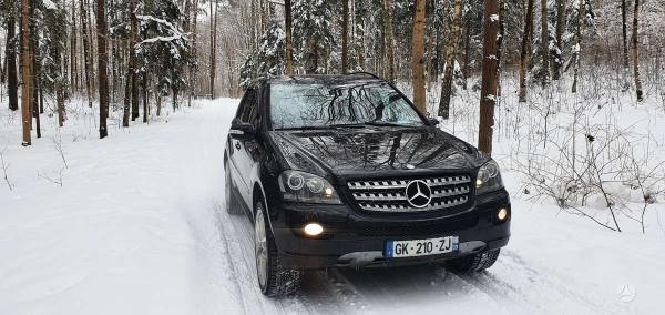 Melns Mercedes-Benz ML 320 2008 Viļņa, ar dzinēja tilpumu 3.00 L un nobraukumu 259 tūkst. km par 9500 €, foto 1 vietnē AUTOMOTO.COM.LV