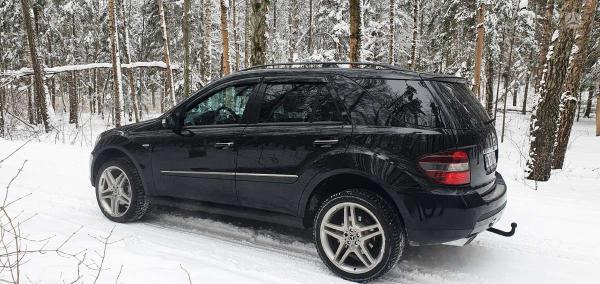 Melns Mercedes-Benz ML 320 2008 Viļņa, ar dzinēja tilpumu 3.00 L un nobraukumu 259 tūkst. km par 9500 €, foto 3 vietnē AUTOMOTO.COM.LV