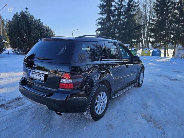 Black Mercedes-Benz ML 320 2008 in Jurbarkas, with an engine capacity of 2.99 L and mileage of 320 thousand km for 5700 €, photo 4 on AUTOMOTO.COM.LV