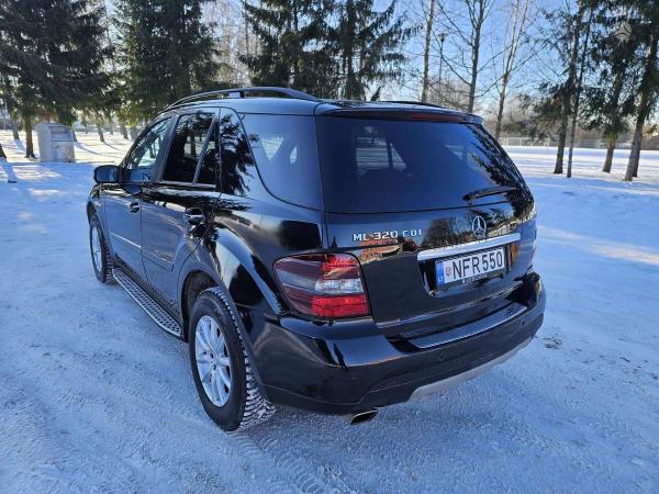 Black Mercedes-Benz ML 320 2008 in Jurbarkas, with an engine capacity of 2.99 L and mileage of 320 thousand km for 5700 €, photo 5 on AUTOMOTO.COM.LV