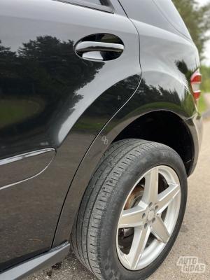 Melns Mercedes-Benz ML 320 2008 Šauļi, ar dzinēja tilpumu 3.20 L un nobraukumu 410 tūkst. km par 3600 €, foto 12 vietnē AUTOMOTO.COM.LV
