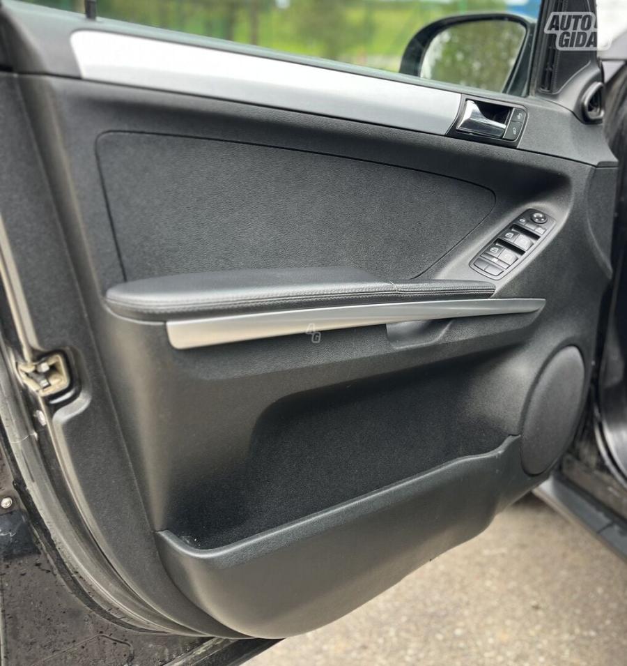 Melns Mercedes-Benz ML 320 2008 Šauļi, ar dzinēja tilpumu 3.20 L un nobraukumu 410 tūkst. km par 3600 €, foto 16 vietnē AUTOMOTO.COM.LV