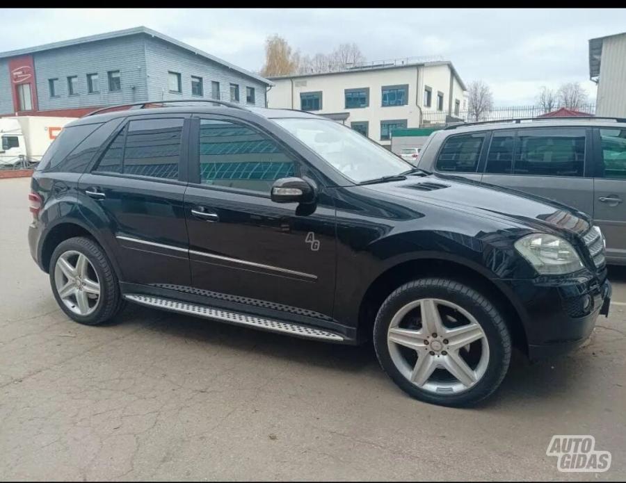 Черный Мерседес МЛ 320 2008 в Тельшяй, объемом двигателя 3.20 л и пробегом 301 тыс. км за 3500 €, фото 1 на AUTOMOTO.COM.LV
