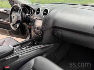 Black Mercedes-Benz ML 320 2008 in Riga, with an engine capacity of 3.00 L and mileage of 0 thousand km for 6850 €, photo 31 on AUTOMOTO.COM.LV