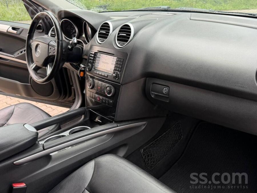 Black Mercedes-Benz ML 320 2008 in Riga, with an engine capacity of 3.00 L and mileage of 0 thousand km for 6850 €, photo 31 on AUTOMOTO.COM.LV