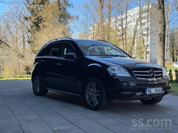 Black Mercedes-Benz ML 320 2008 in Riga, with an engine capacity of 3.00 L and mileage of 244 thousand km for 8090 €, photo 2 on AUTOMOTO.COM.LV