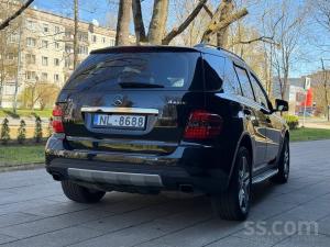 Melns Mercedes-Benz ML 320 2008 Rīga, ar dzinēja tilpumu 3.00 L un nobraukumu 244 tūkst. km par 8090 €, foto 4 vietnē AUTOMOTO.COM.LV