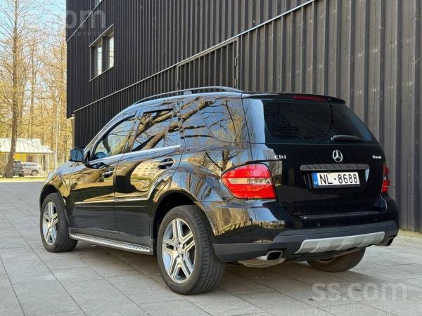 Black Mercedes-Benz ML 320 2008 in Riga, with an engine capacity of 3.00 L and mileage of 244 thousand km for 8090 €, photo 4 on AUTOMOTO.COM.LV