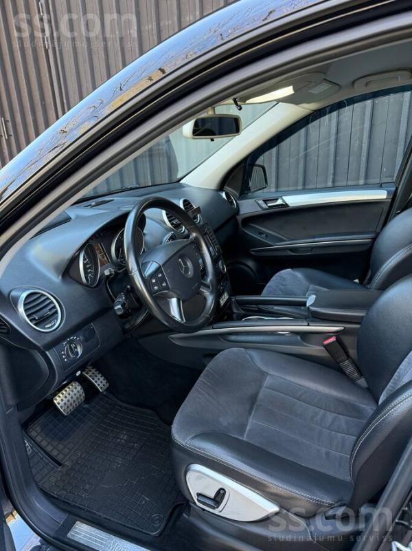 Black Mercedes-Benz ML 320 2008 in Riga, with an engine capacity of 3.00 L and mileage of 244 thousand km for 8090 €, photo 6 on AUTOMOTO.COM.LV