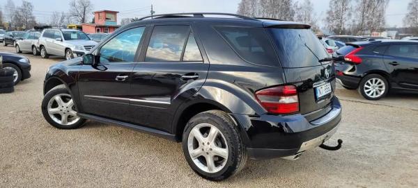 Melns Mercedes-Benz ML 320 2008 Rīga, ar dzinēja tilpumu 3.00 L un nobraukumu 245 tūkst. km par 9200 €, foto 4 vietnē AUTOMOTO.COM.LV