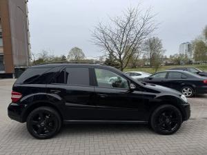 Melns Mercedes-Benz ML 320 2008 Rīga, ar dzinēja tilpumu 3.00 L un nobraukumu 341 tūkst. km par 5390 €, foto 4 vietnē AUTOMOTO.COM.LV