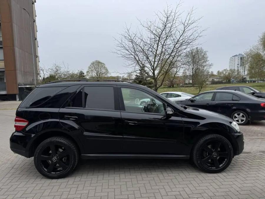 Melns Mercedes-Benz ML 320 2008 Rīga, ar dzinēja tilpumu 3.00 L un nobraukumu 341 tūkst. km par 5390 €, foto 4 vietnē AUTOMOTO.COM.LV