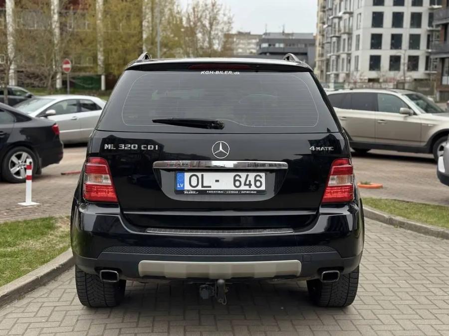 Melns Mercedes-Benz ML 320 2008 Rīga, ar dzinēja tilpumu 3.00 L un nobraukumu 341 tūkst. km par 5390 €, foto 6 vietnē AUTOMOTO.COM.LV