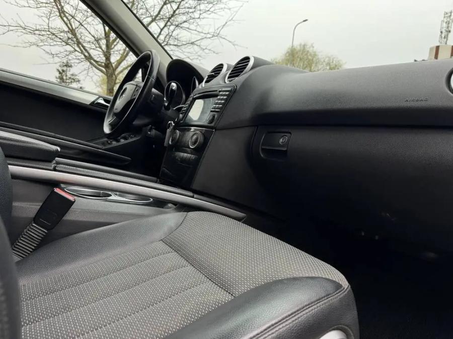 Melns Mercedes-Benz ML 320 2008 Rīga, ar dzinēja tilpumu 3.00 L un nobraukumu 341 tūkst. km par 5390 €, foto 15 vietnē AUTOMOTO.COM.LV