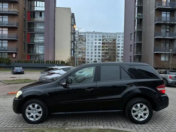 Melns Mercedes-Benz ML 320 2008 Rīga, ar dzinēja tilpumu 3.00 L un nobraukumu 358 tūkst. km par 4490 €, foto 3 vietnē AUTOMOTO.COM.LV