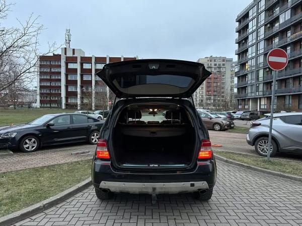 Melns Mercedes-Benz ML 320 2008 Rīga, ar dzinēja tilpumu 3.00 L un nobraukumu 358 tūkst. km par 4490 €, foto 5 vietnē AUTOMOTO.COM.LV