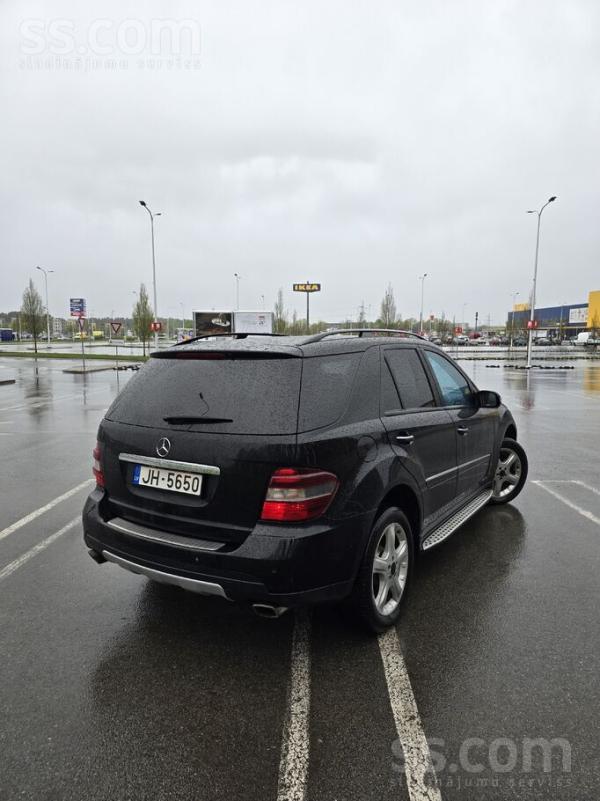 Melns Mercedes-Benz ML 320 2008 Rīga, ar dzinēja tilpumu 3.00 L un nobraukumu 278 tūkst. km par 5000 €, foto 3 vietnē AUTOMOTO.COM.LV