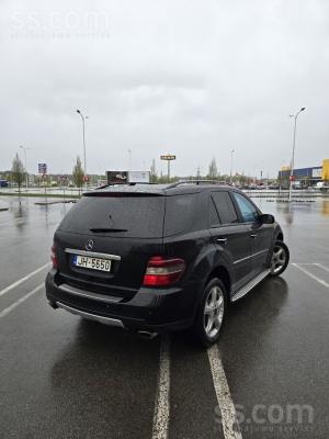 Черный Мерседес МЛ 320 2008 в Рига, объемом двигателя 3.00 л и пробегом 278 тыс. км за 5000 €, фото 4 на AUTOMOTO.COM.LV