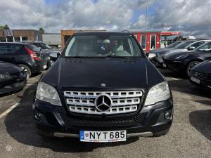 Black Mercedes-Benz ML 320 2008 in Vilnius, with an engine capacity of 0.00 L and mileage of 298 thousand km for 6490 €, photo 7 on AUTOMOTO.COM.LV