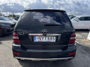 Black Mercedes-Benz ML 320 2008 in Vilnius, with an engine capacity of 0.00 L and mileage of 298 thousand km for 6490 €, photo 8 on AUTOMOTO.COM.LV