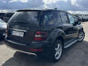 Black Mercedes-Benz ML 320 2008 in Vilnius, with an engine capacity of 0.00 L and mileage of 298 thousand km for 6490 €, photo 10 on AUTOMOTO.COM.LV