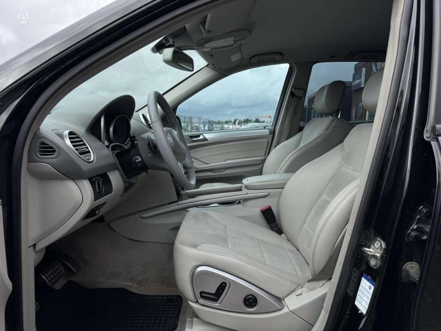 Black Mercedes-Benz ML 320 2008 in Vilnius, with an engine capacity of 0.00 L and mileage of 298 thousand km for 6490 €, photo 13 on AUTOMOTO.COM.LV