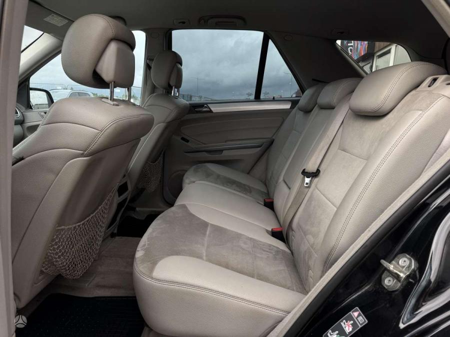 Black Mercedes-Benz ML 320 2008 in Vilnius, with an engine capacity of 0.00 L and mileage of 298 thousand km for 6490 €, photo 16 on AUTOMOTO.COM.LV
