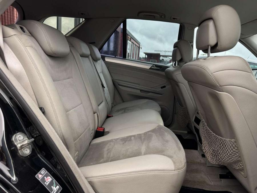 Black Mercedes-Benz ML 320 2008 in Vilnius, with an engine capacity of 0.00 L and mileage of 298 thousand km for 6490 €, photo 17 on AUTOMOTO.COM.LV