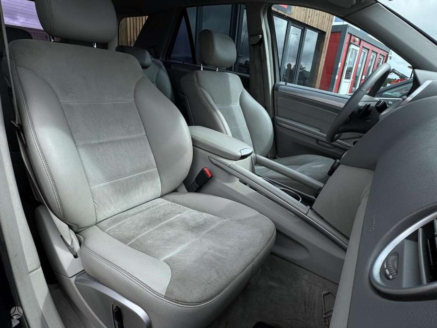 Black Mercedes-Benz ML 320 2008 in Vilnius, with an engine capacity of 0.00 L and mileage of 298 thousand km for 6490 €, photo 20 on AUTOMOTO.COM.LV