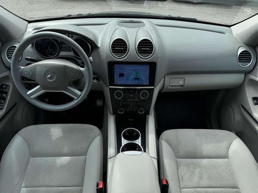 Black Mercedes-Benz ML 320 2008 in Vilnius, with an engine capacity of 0.00 L and mileage of 298 thousand km for 6490 €, photo 21 on AUTOMOTO.COM.LV
