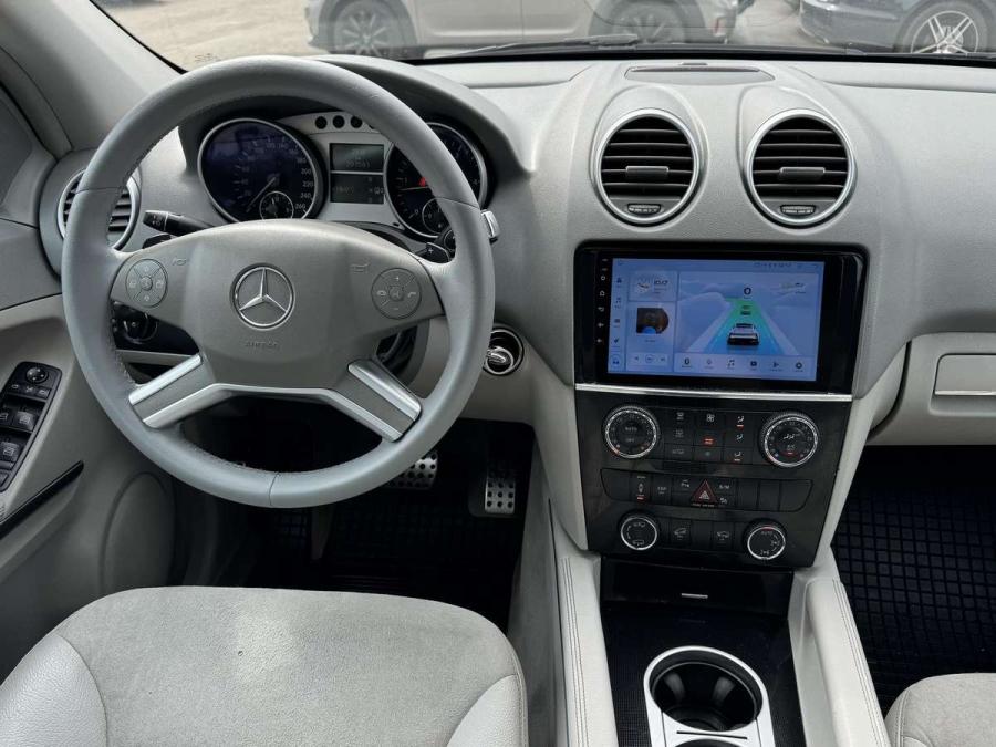 Black Mercedes-Benz ML 320 2008 in Vilnius, with an engine capacity of 0.00 L and mileage of 298 thousand km for 6490 €, photo 22 on AUTOMOTO.COM.LV