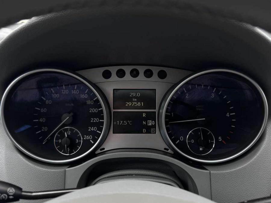 Black Mercedes-Benz ML 320 2008 in Vilnius, with an engine capacity of 0.00 L and mileage of 298 thousand km for 6490 €, photo 28 on AUTOMOTO.COM.LV