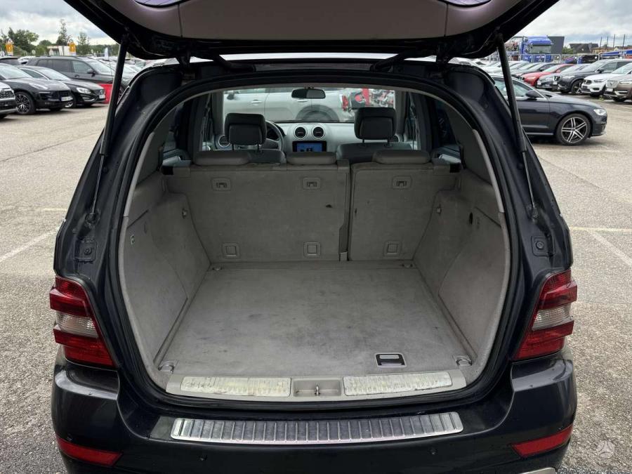 Black Mercedes-Benz ML 320 2008 in Vilnius, with an engine capacity of 0.00 L and mileage of 298 thousand km for 6490 €, photo 30 on AUTOMOTO.COM.LV