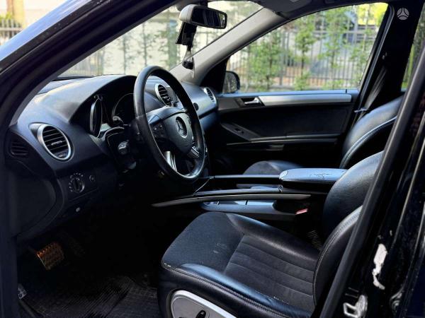 Melns Mercedes-Benz ML 320 2008 Viļņa, ar dzinēja tilpumu 3.20 L un nobraukumu 360 tūkst. km par 4200 €, foto 6 vietnē AUTOMOTO.COM.LV