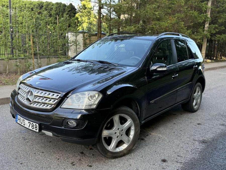 Black Mercedes-Benz ML 320 2008 in Vilnius, with an engine capacity of 3.20 L and mileage of 360 thousand km for 4200 €, photo 3 on AUTOMOTO.COM.LV