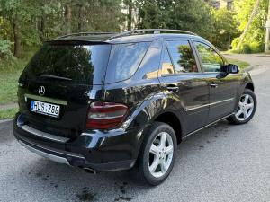 Black Mercedes-Benz ML 320 2008 in Vilnius, with an engine capacity of 3.20 L and mileage of 360 thousand km for 4200 €, photo 4 on AUTOMOTO.COM.LV