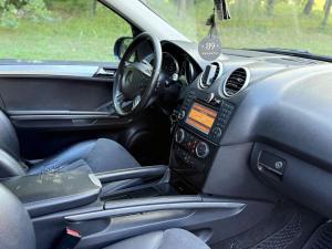 Black Mercedes-Benz ML 320 2008 in Vilnius, with an engine capacity of 3.20 L and mileage of 360 thousand km for 4200 €, photo 12 on AUTOMOTO.COM.LV