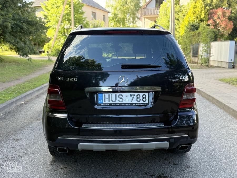 Черный Мерседес МЛ 320 2008 в Вильнюс, объемом двигателя 3.20 л и пробегом 380 тыс. км за 4200 €, фото 5 на AUTOMOTO.COM.LV