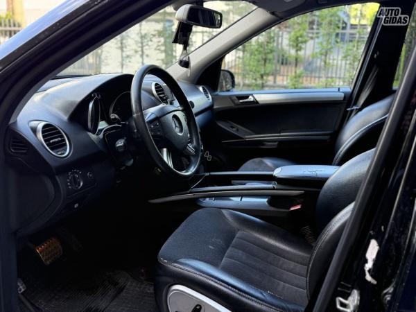 Melns Mercedes-Benz ML 320 2008 Viļņa, ar dzinēja tilpumu 3.20 L un nobraukumu 380 tūkst. km par 4200 €, foto 6 vietnē AUTOMOTO.COM.LV