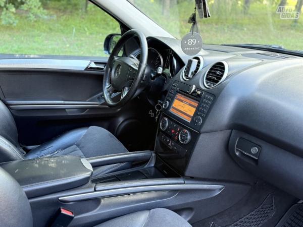 Melns Mercedes-Benz ML 320 2008 Viļņa, ar dzinēja tilpumu 3.20 L un nobraukumu 380 tūkst. km par 4200 €, foto 9 vietnē AUTOMOTO.COM.LV